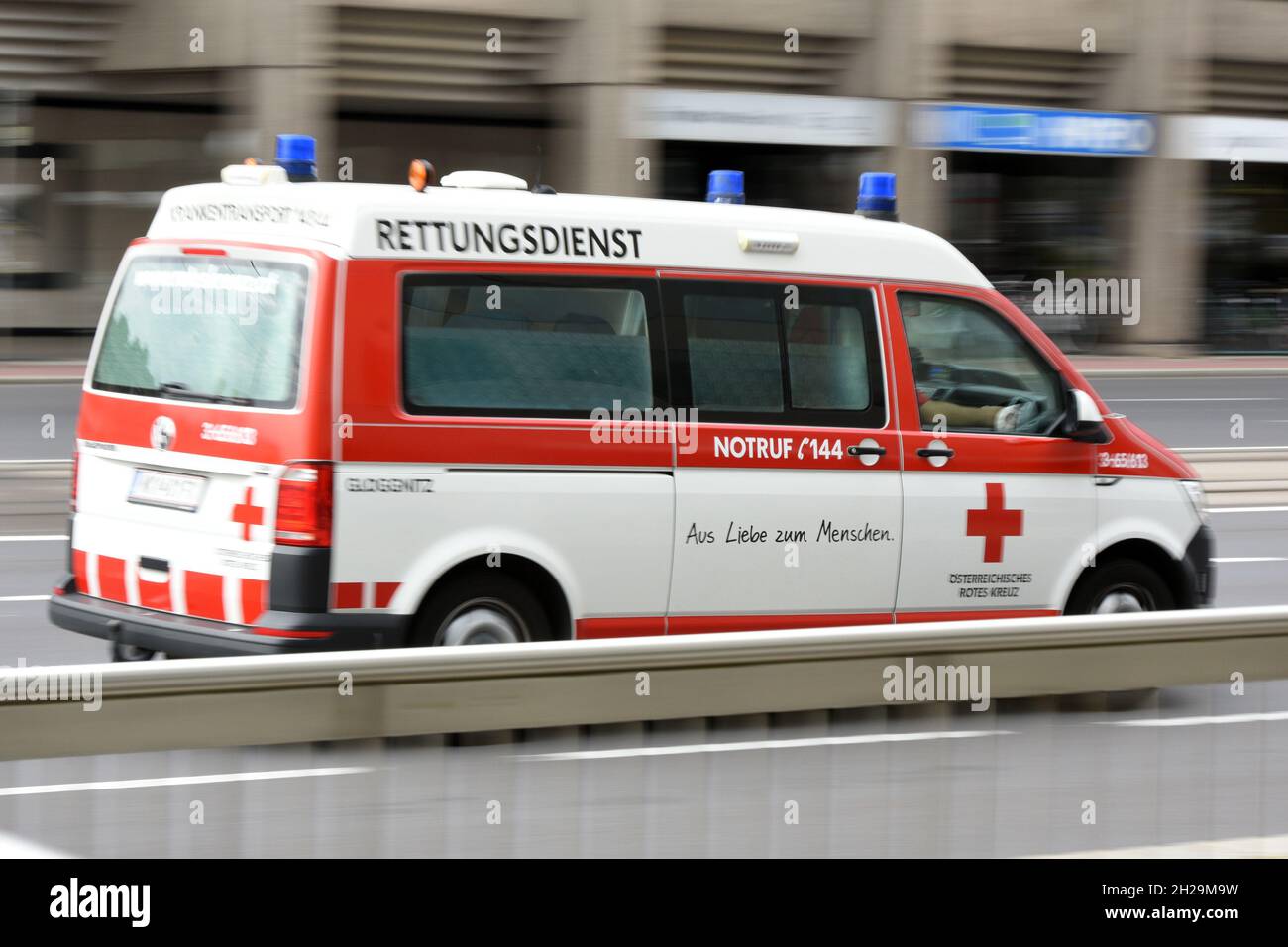 Rettungswagen des Roten Kreuzes (Linz, Oberösterreich) - Red Cross ...