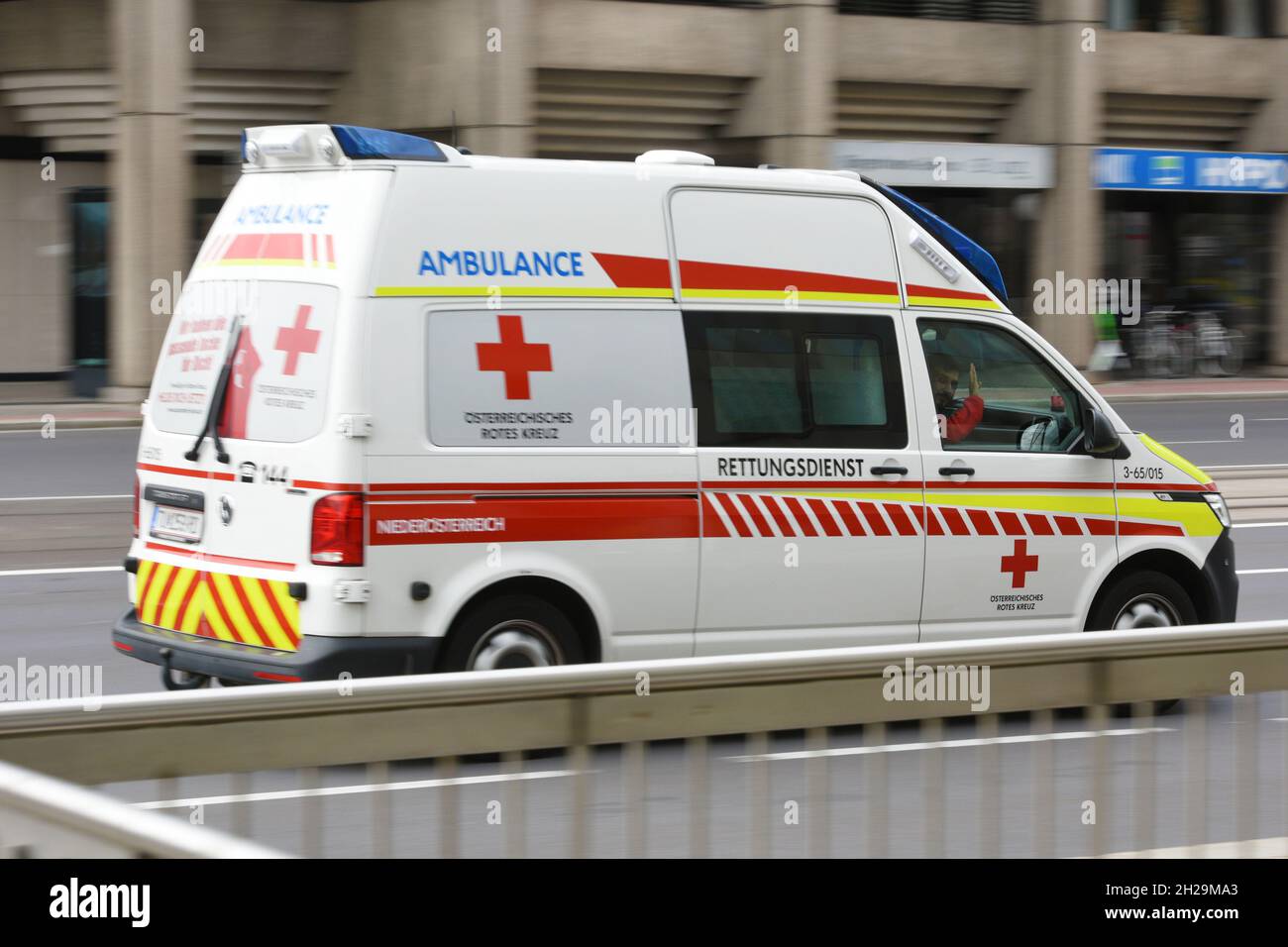Rettungswagen des Roten Kreuzes (Linz, Oberösterreich) - Red Cross ...