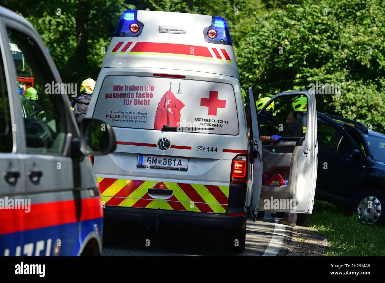 Rettungswagen des Roten Kreuzes (Oberösterreich) - Red Cross Ambulance ...
