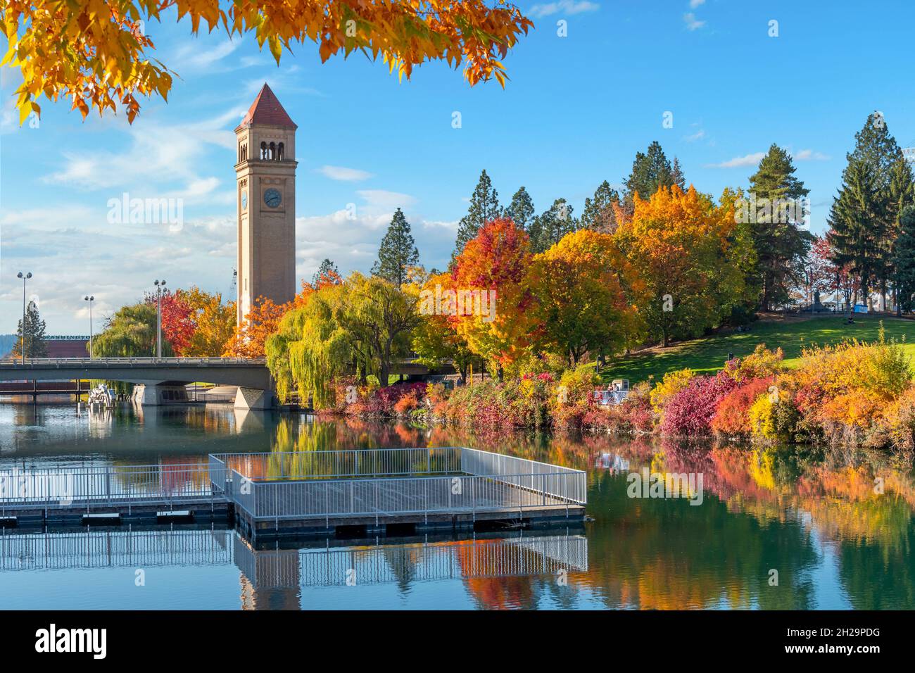 Riverfront park autumn hi-res stock photography and images - Alamy
