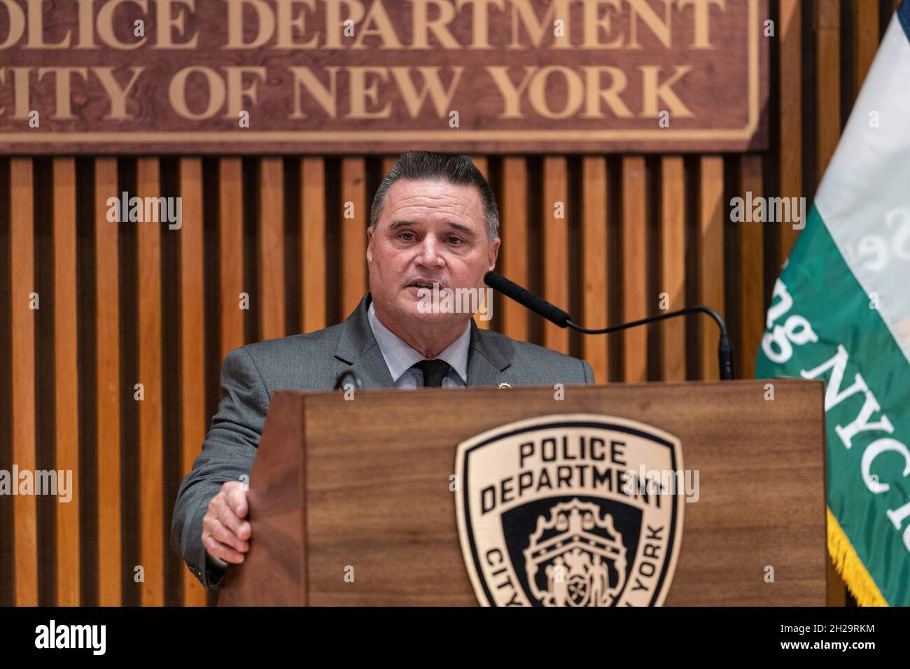 Chief of Detectives James Essig speaks during NYPD executives briefing ...
