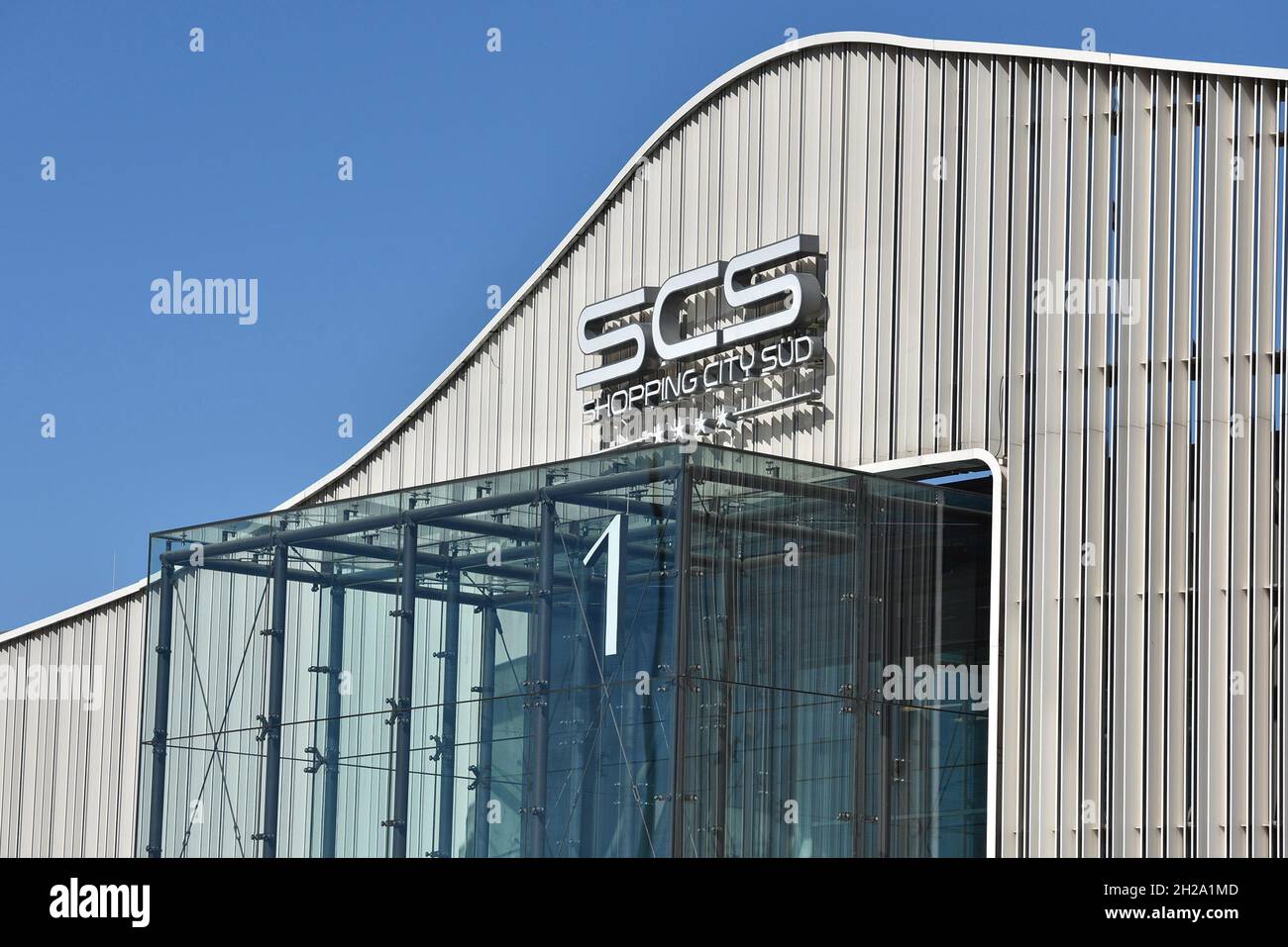 Das Einkaufszentrum SCS im Süden von Wien, eines der größten in Europa ...