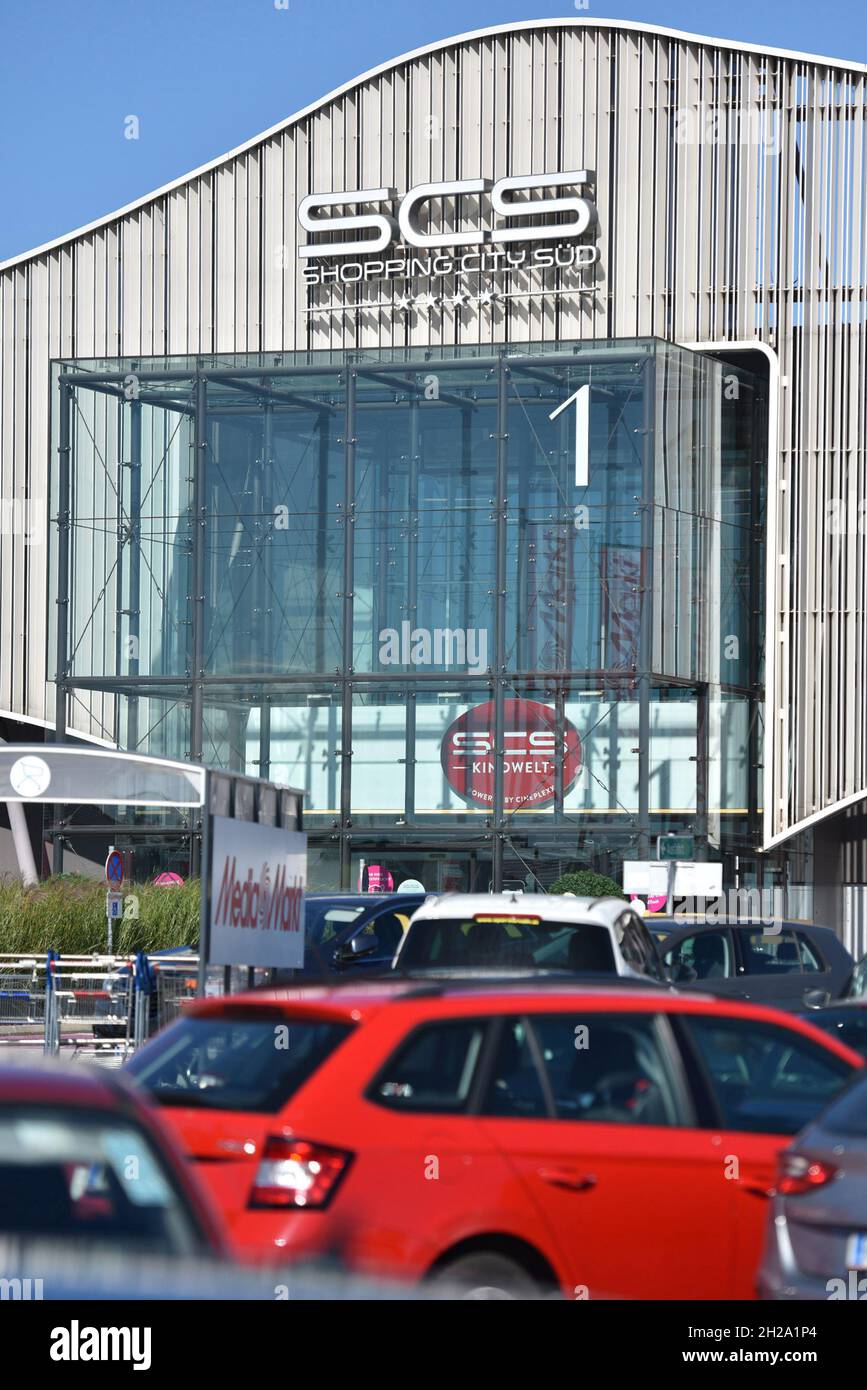 Das Einkaufszentrum SCS im Süden von Wien, eines der größten in Europa ...