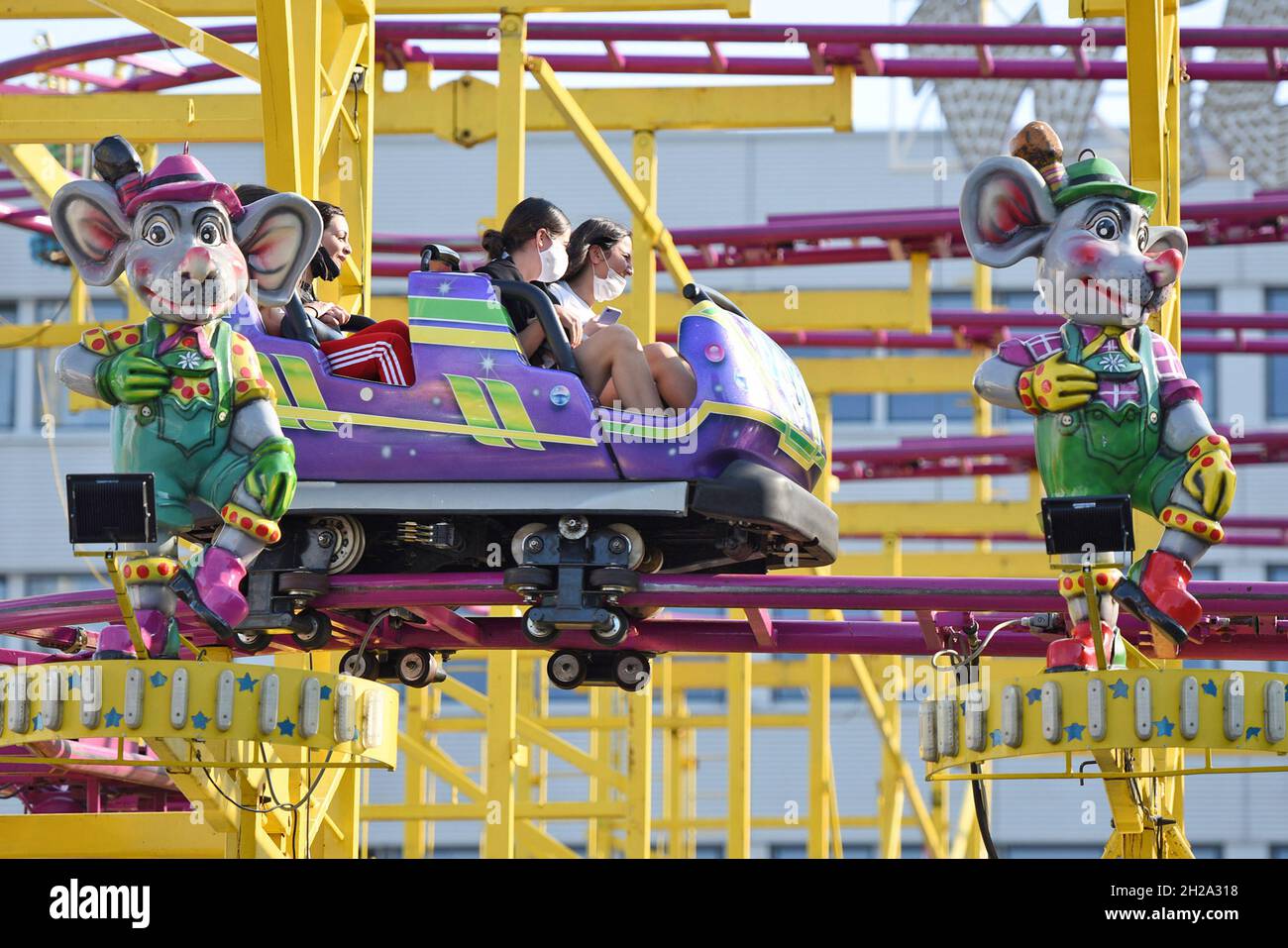 Das Fahrgeschäft "Wilde Maus" in München in der Reihe "Sommer in der ...
