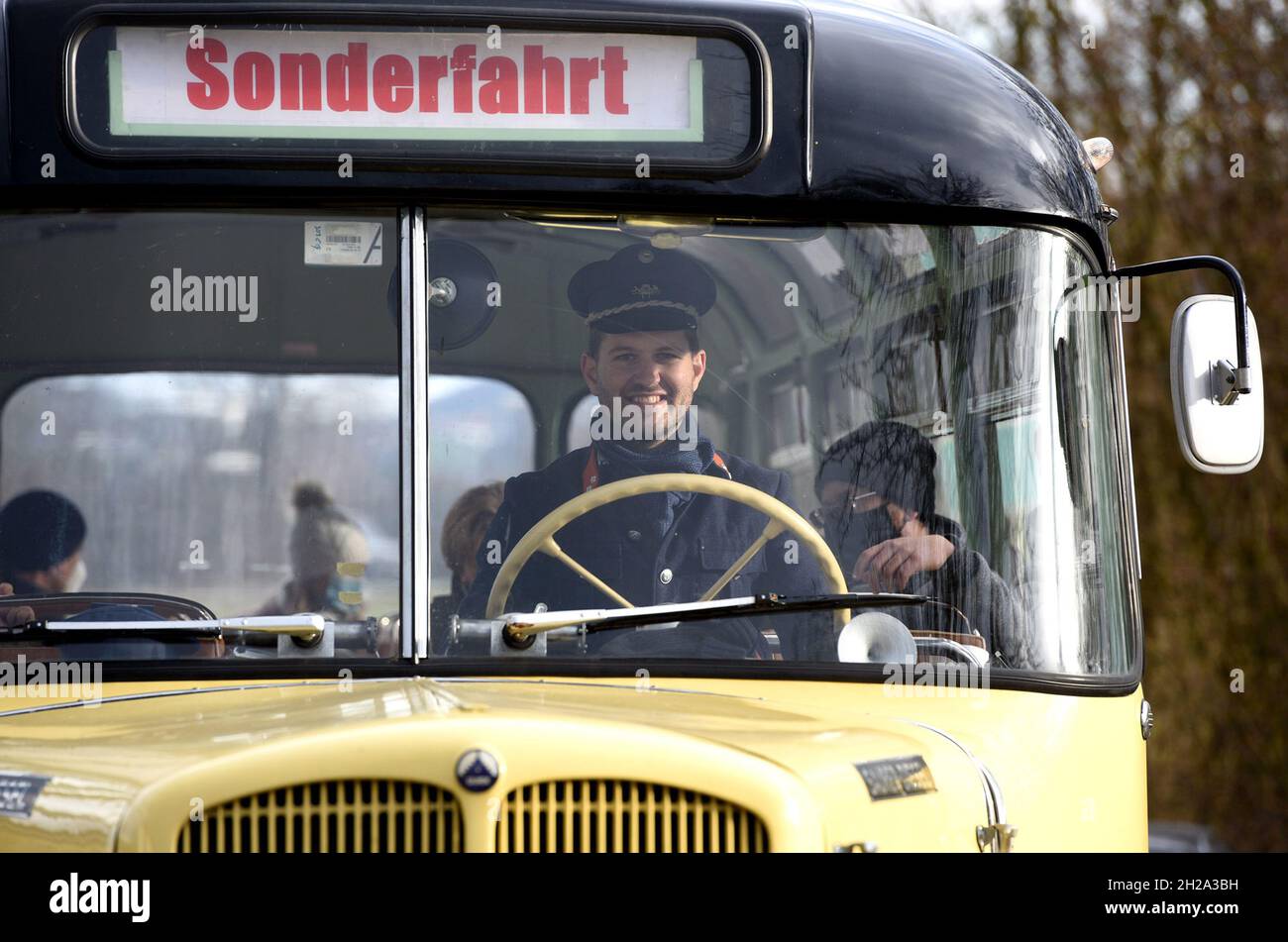 Historischer Saurer-Postbus in Steyr, Österreich, Europa - Historic ...