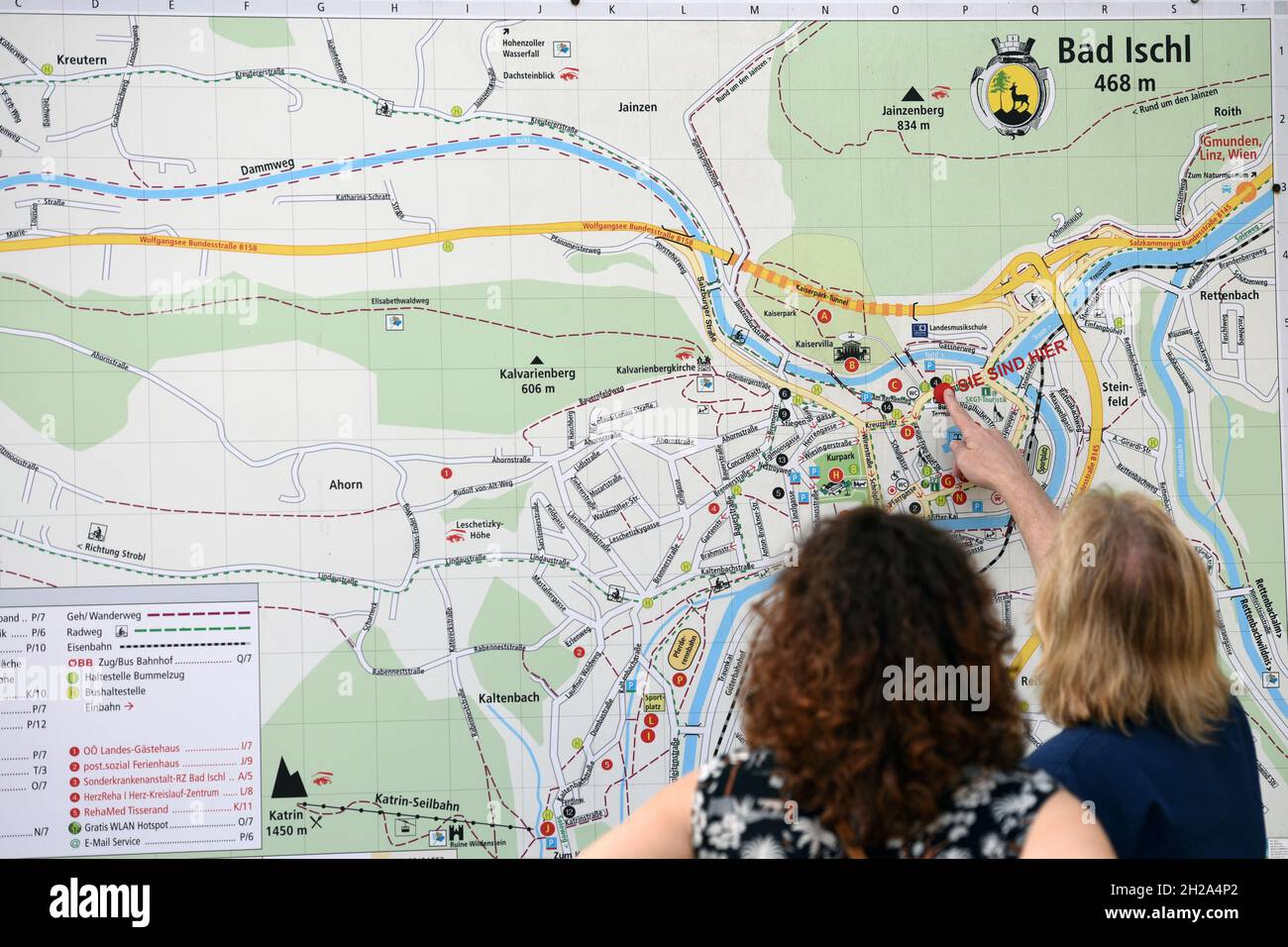 Stadtplan von Bad Ischl mit Touristen, Salzkammergut, Oberösterreich ...
