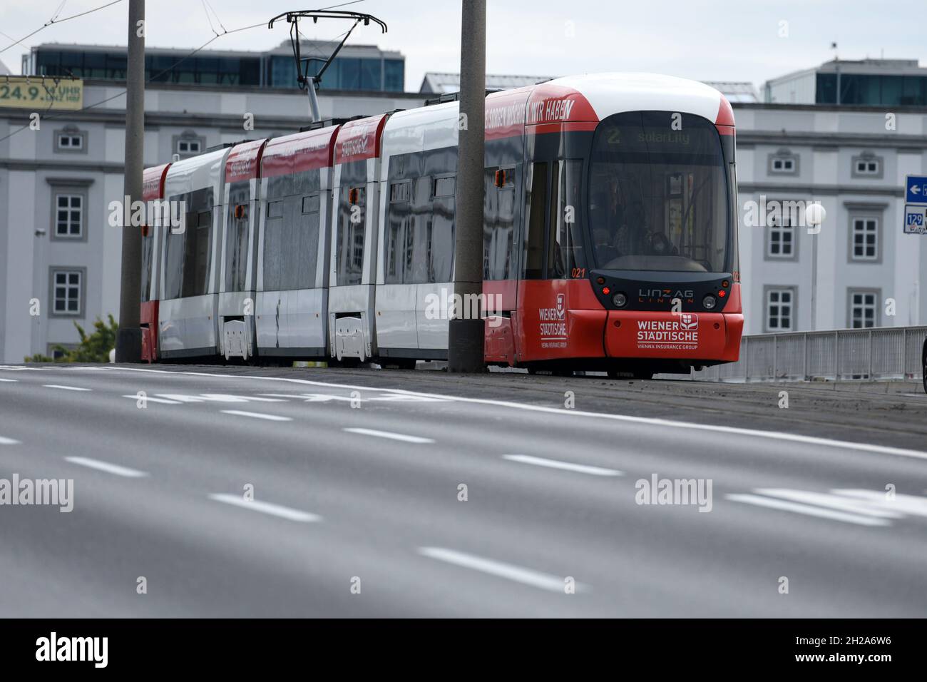 Straßenbahn in Linz (Oberösterreich, Österreich) - Tram in Linz (Upper ...