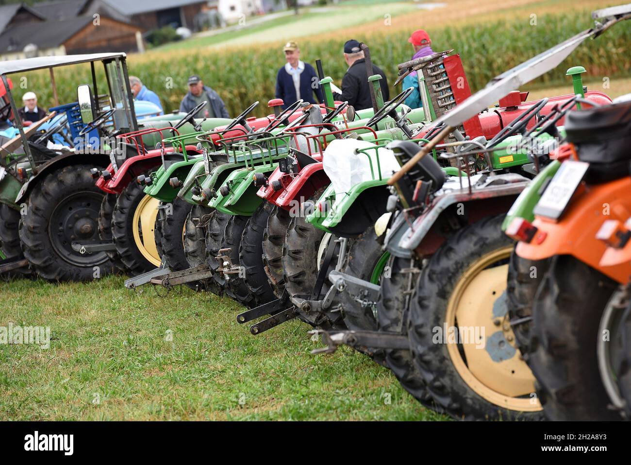 Alte traktoren hi-res stock photography and images - Alamy