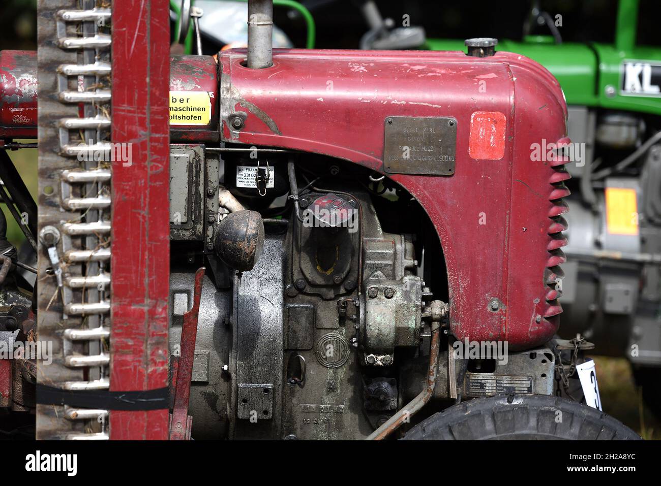 Alte traktoren hi-res stock photography and images - Alamy