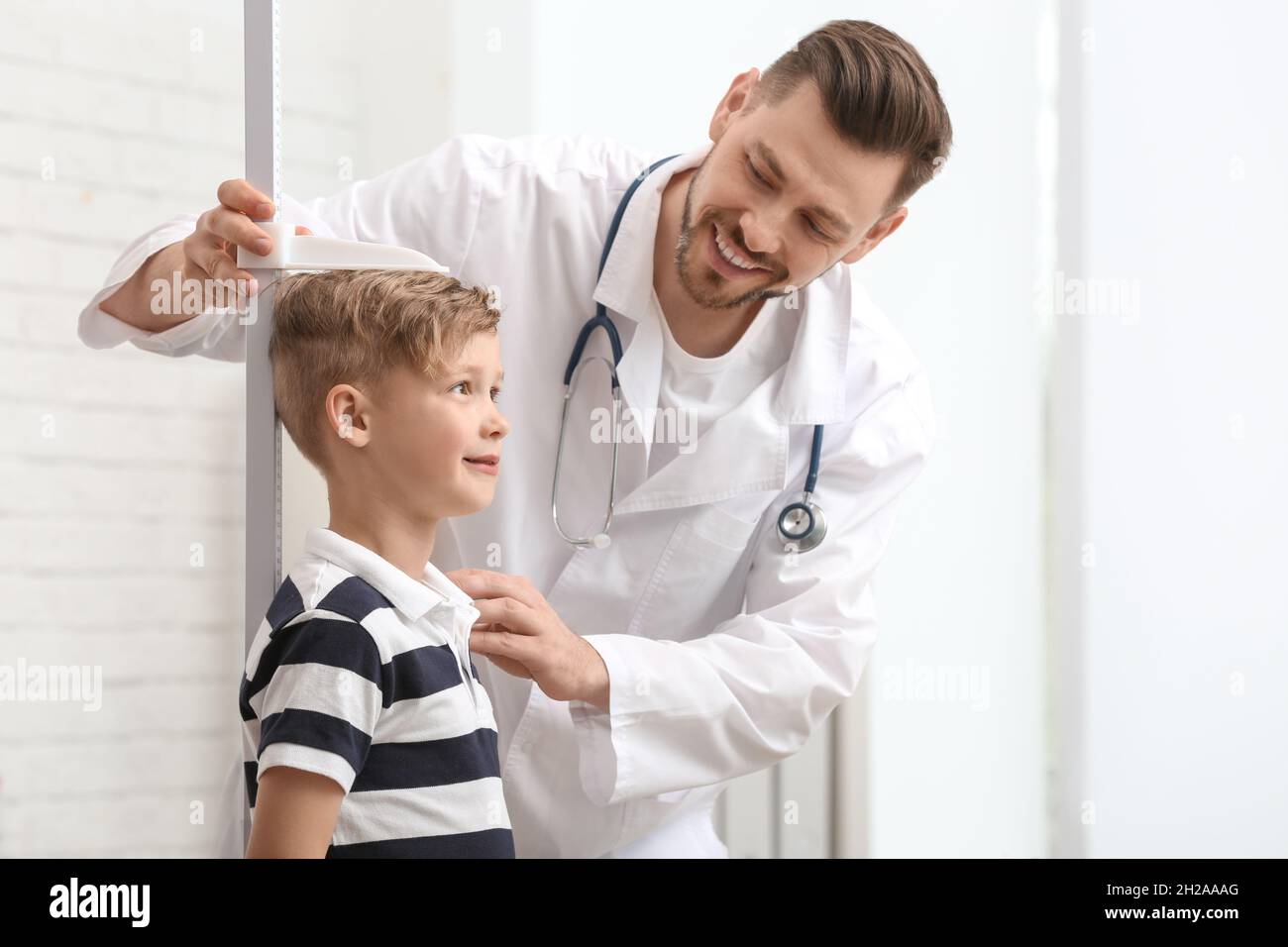 Boys height measure hi-res stock photography and images - Alamy