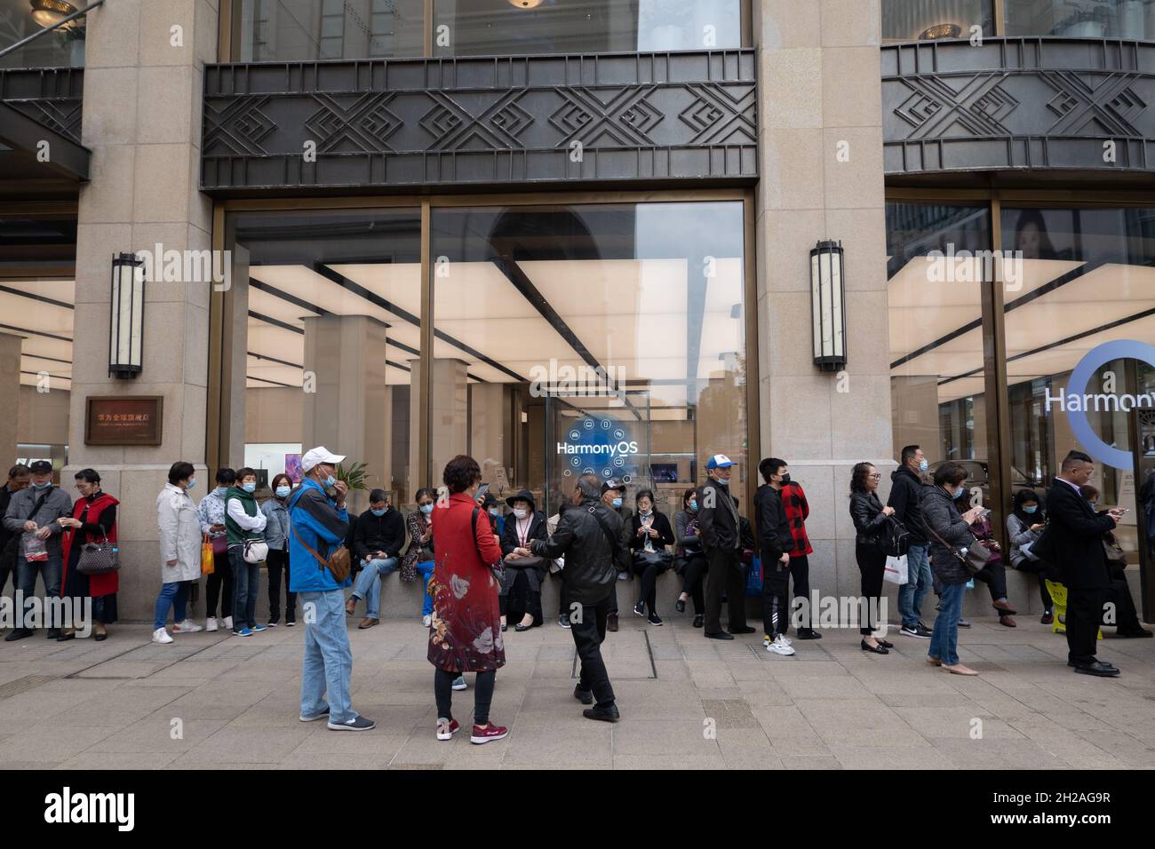 SHANGHAI, CHINA - OCTOBER 21, 2021 - People queue up in front of huawei ...