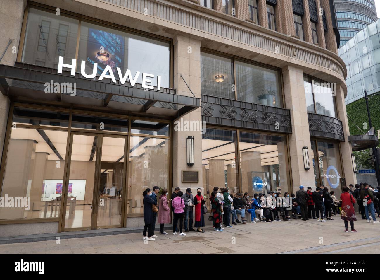 SHANGHAI, CHINA - OCTOBER 21, 2021 - People queue up in front of huawei ...