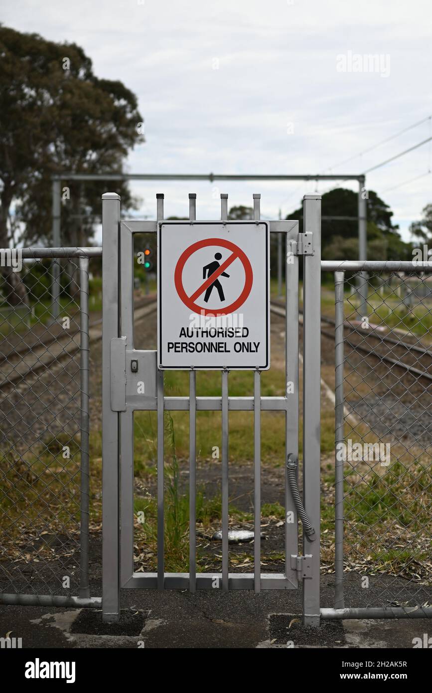 Authorised personnel only sign hi-res stock photography and images - Alamy