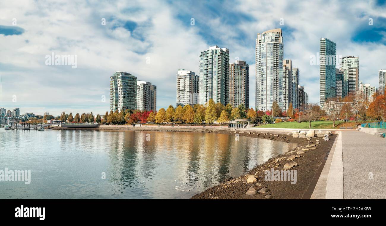 Scenic view of Downtown Vancouver on a sunny day. Beautiful fall ...
