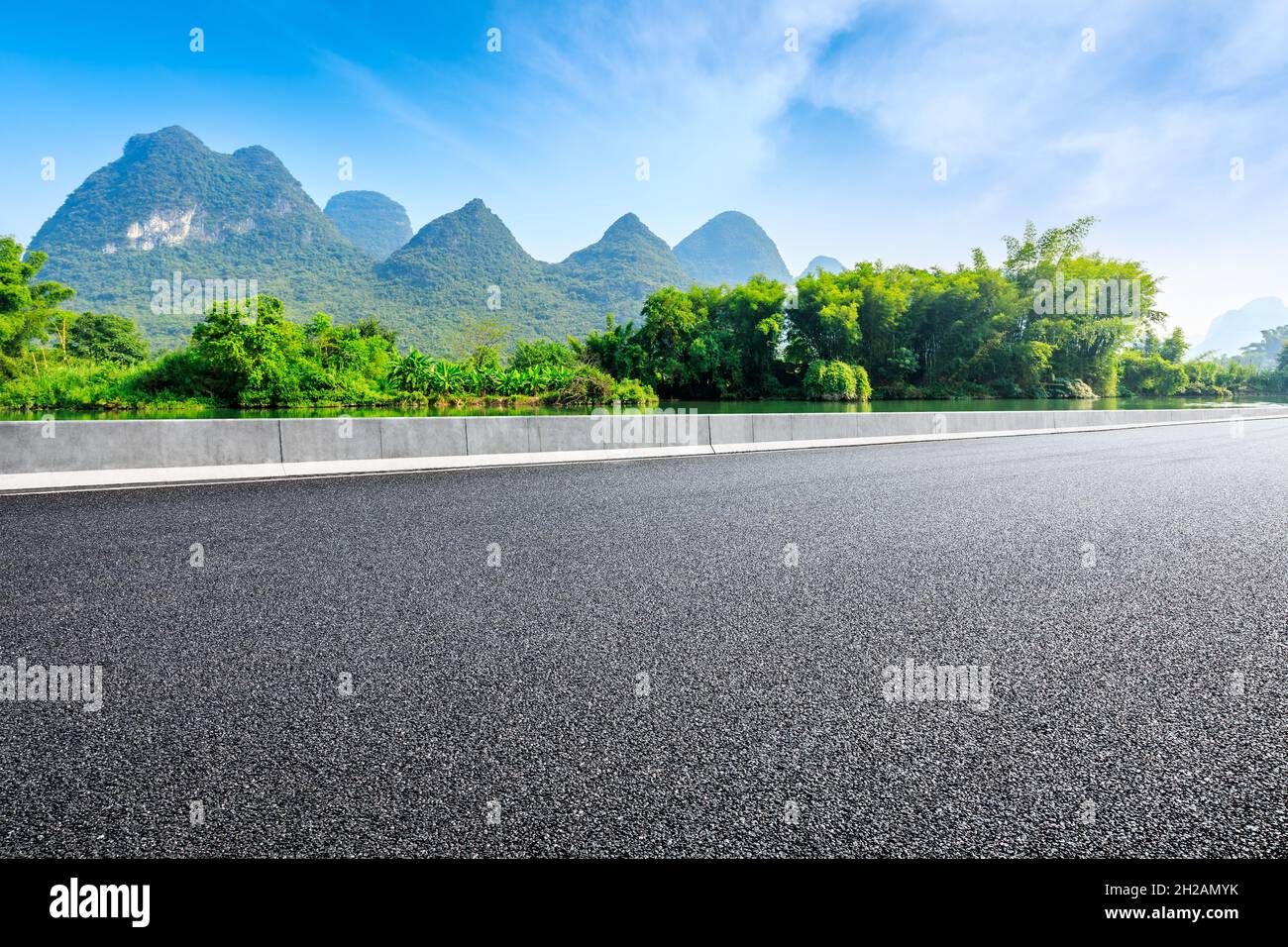 Empty road landscape background hi-res stock photography and images - Alamy