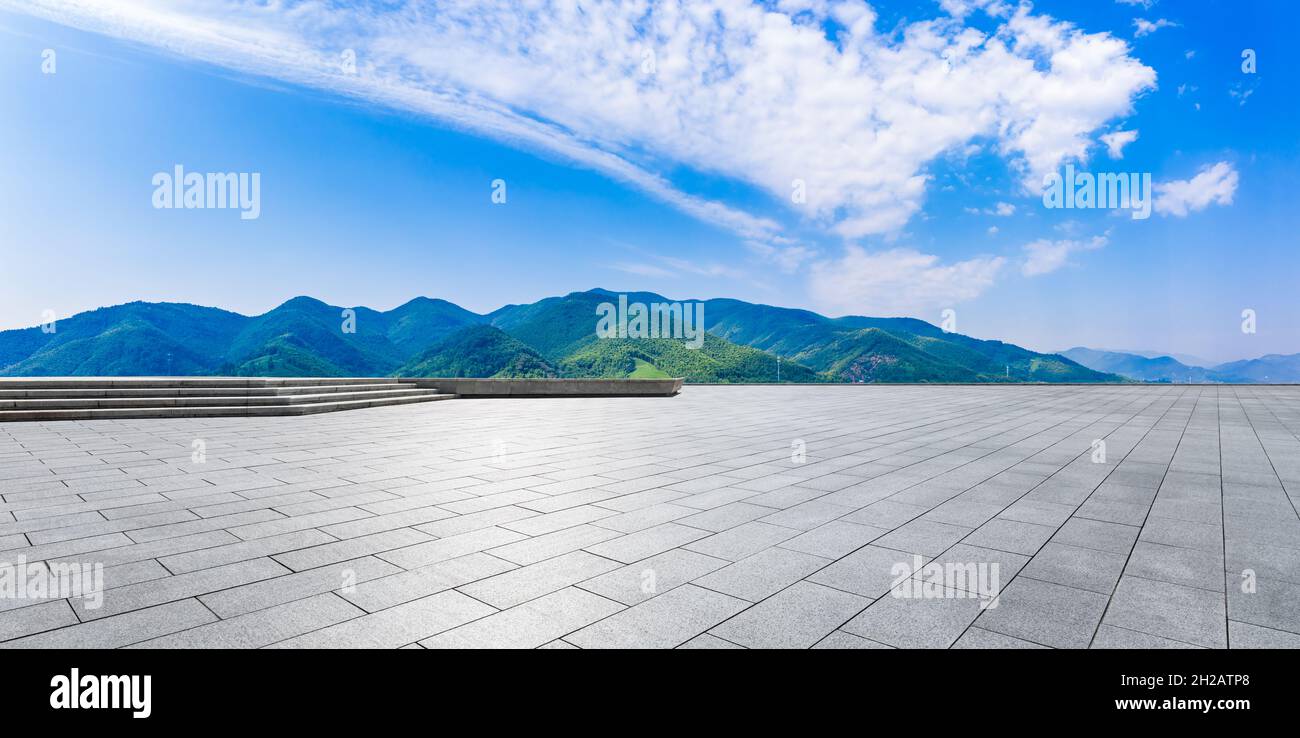 Green landscape background hi-res stock photography and images - Alamy