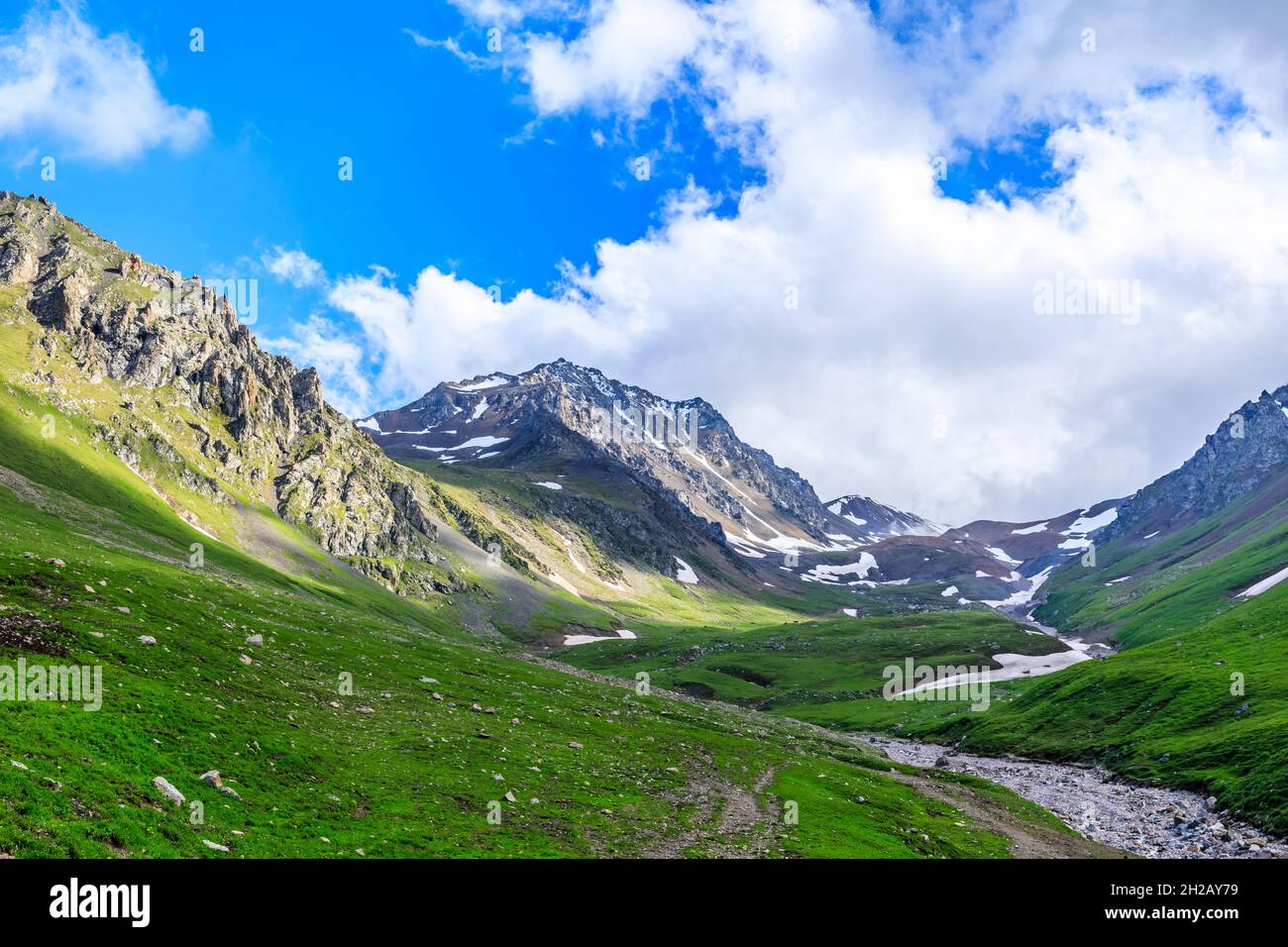 Grassland with snow hi-res stock photography and images - Alamy
