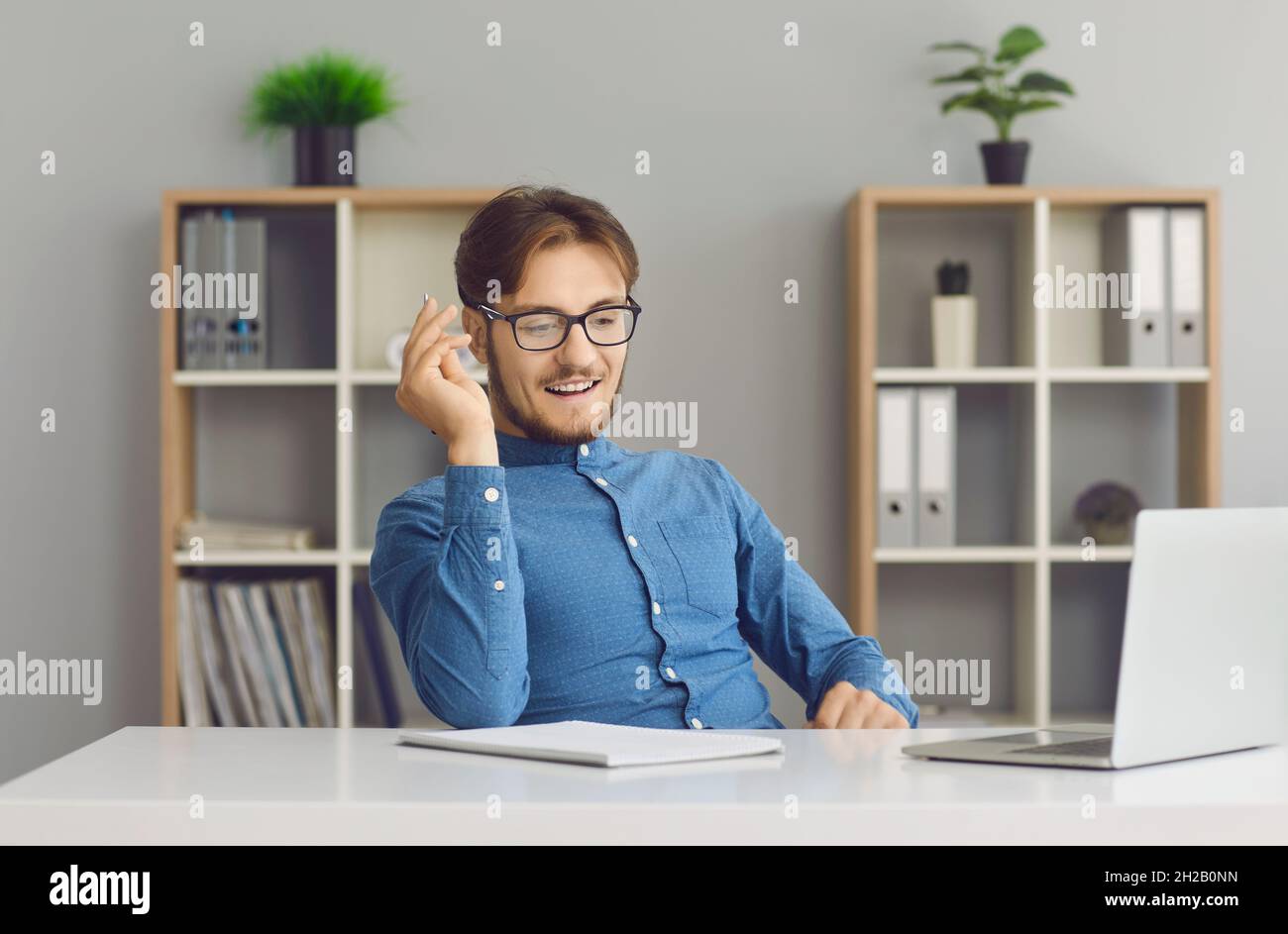 Happy user computer screen laptop man hi-res stock photography and ...