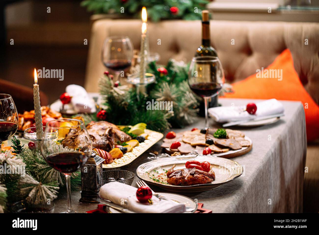 Restaurant table decorations decorated hi-res stock photography and ...