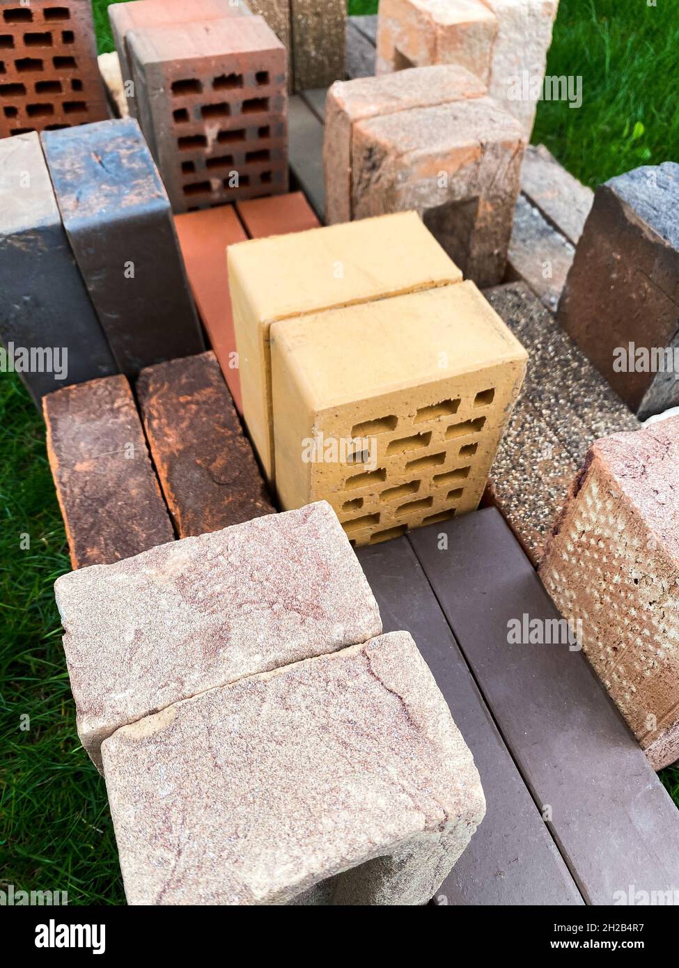 Different types of bricks hi-res stock photography and images - Alamy