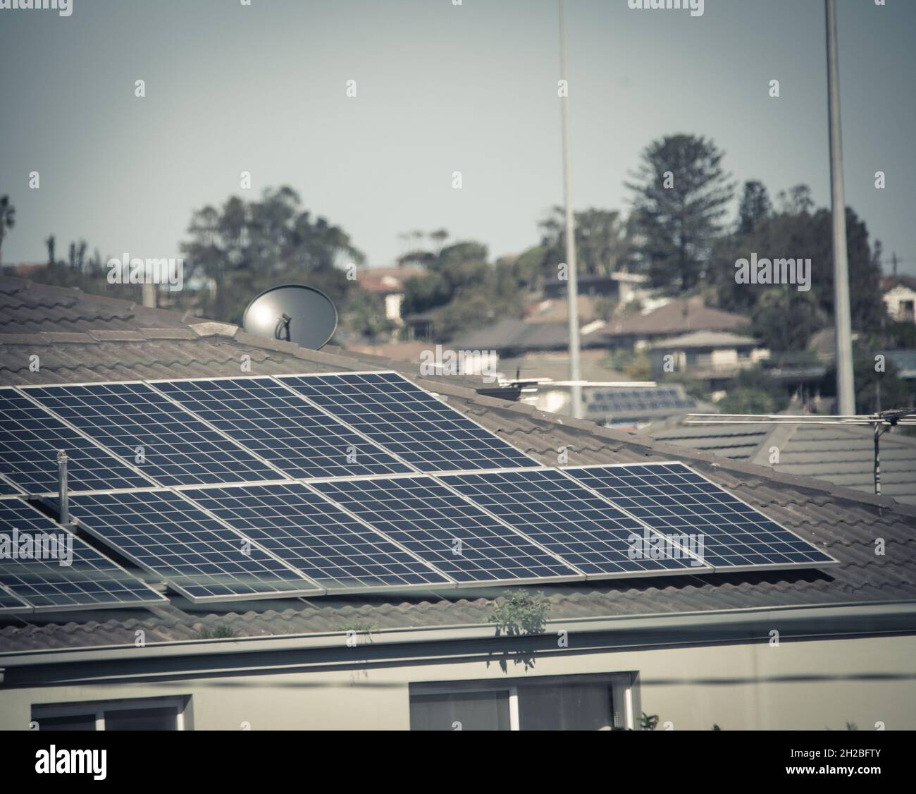 Solar panel commercial building hi-res stock photography and images - Alamy