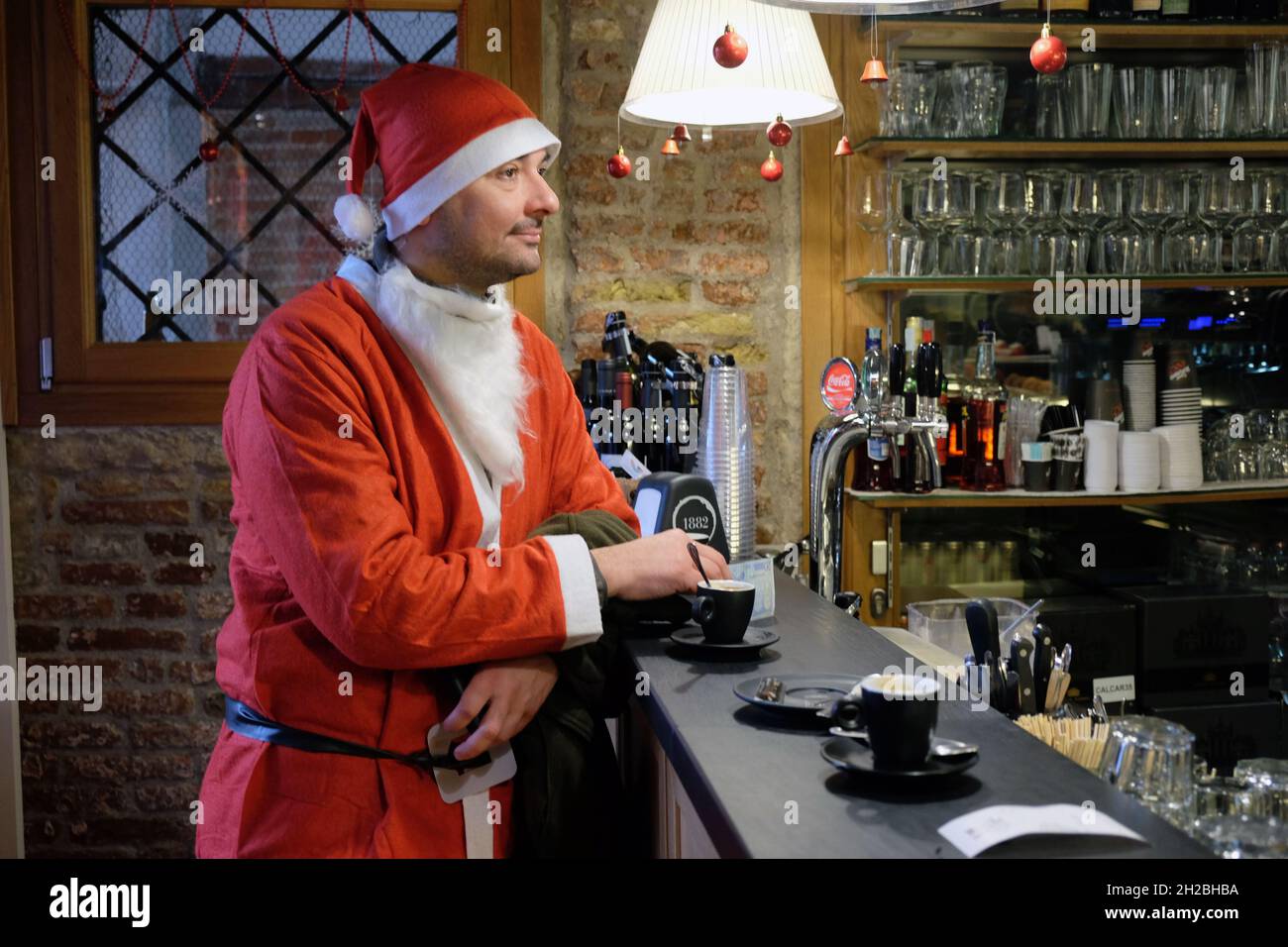 Man and woman in a rowing boat hi-res stock photography and images - Alamy