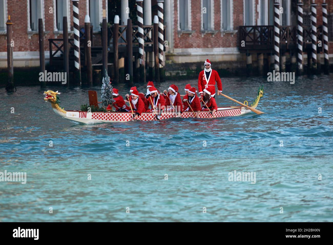 People dressed as Santa Claus row during a Christmas regatta in Venice ...