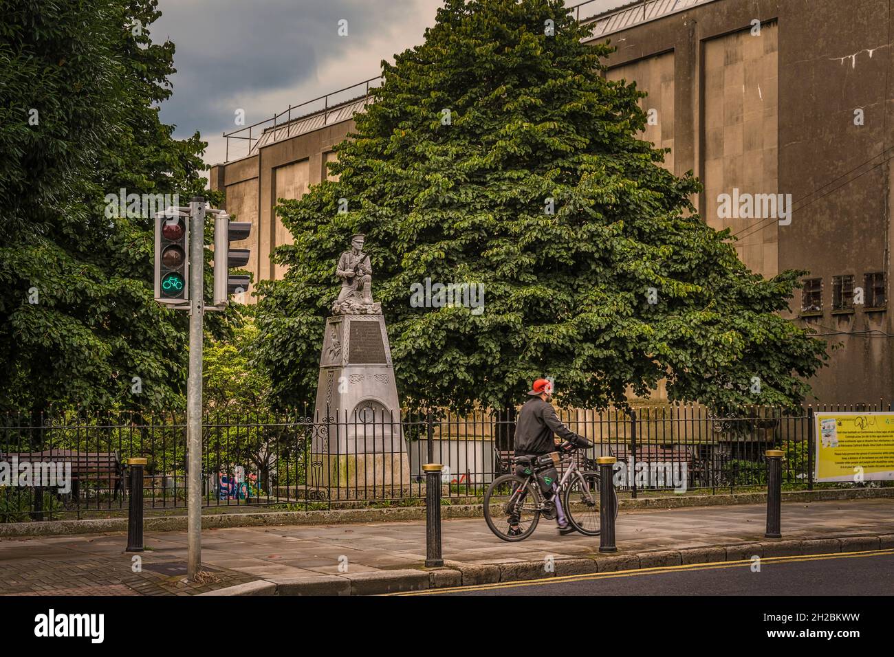 The Phibsborough Volunteer Statue, or, The Irish Volunteer Monument ...
