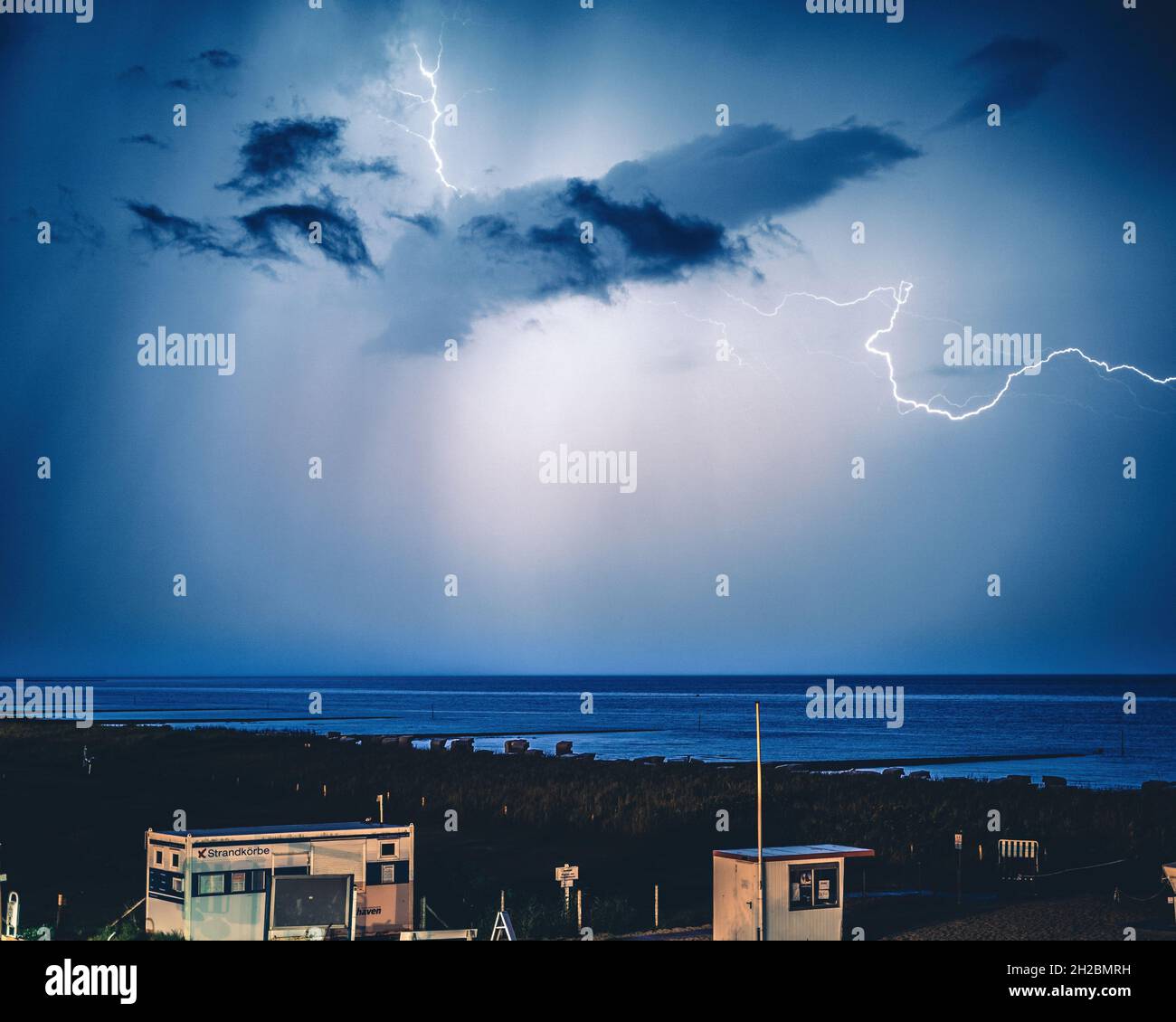 Thunderbolt storm hi-res stock photography and images - Alamy