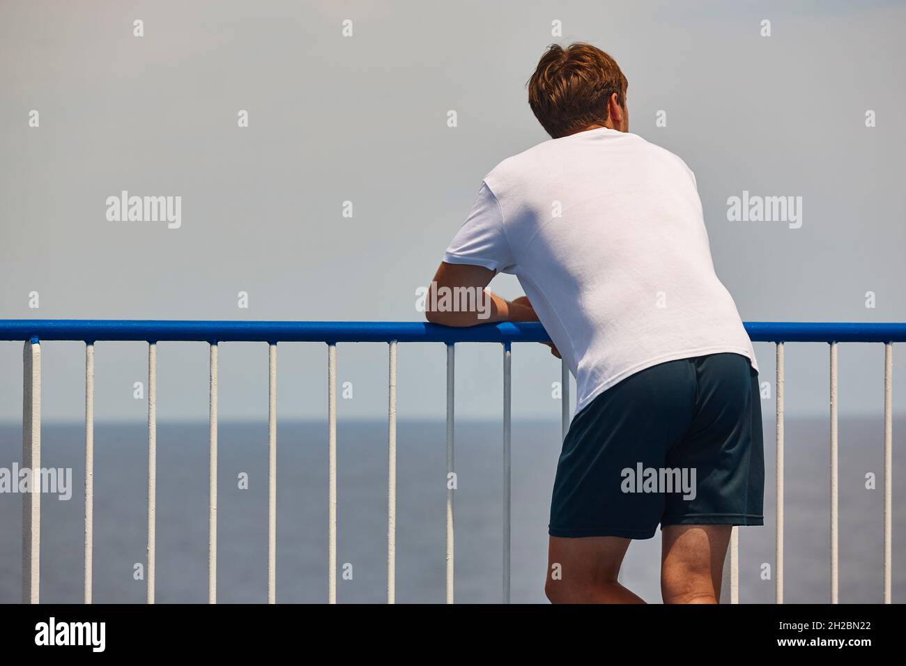 Silhouette man gazing out hi-res stock photography and images - Alamy