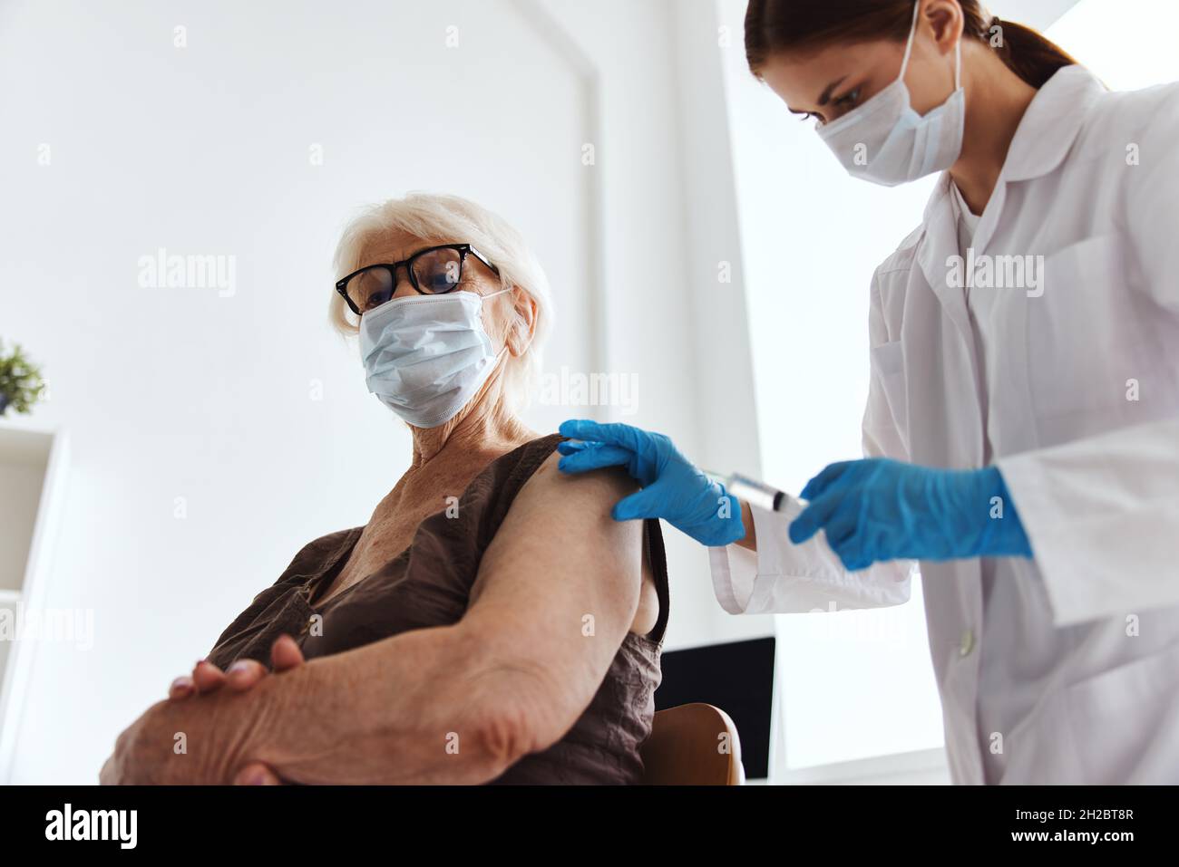 hospital patient immunization safety drug injection Stock Photo - Alamy