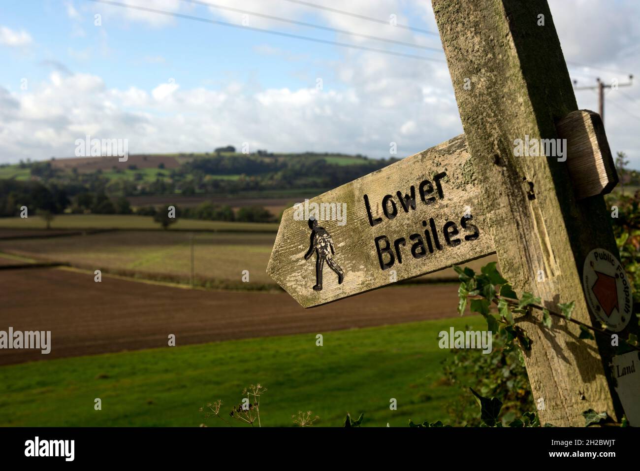 Footpath to Lower Brailes sign, Winderton, Warwickshire, England, UK ...