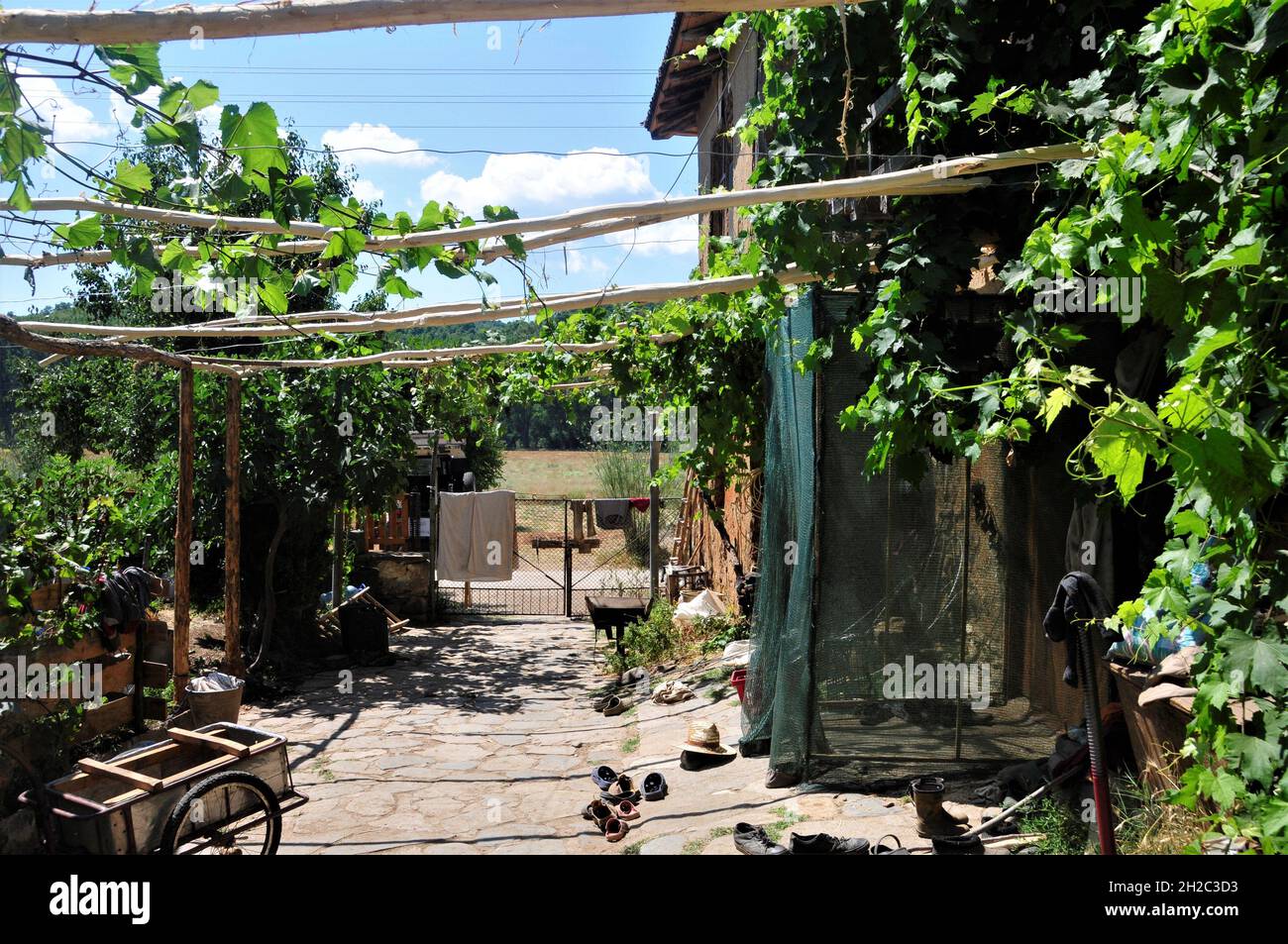 self-sufficient idyllic life in a mud house Stock Photo - Alamy