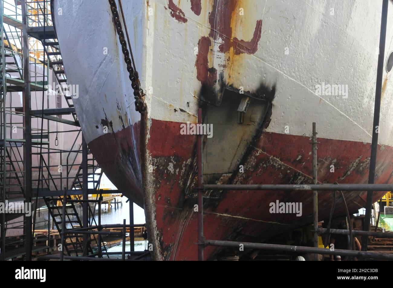 Hull hole hi-res stock photography and images - Alamy
