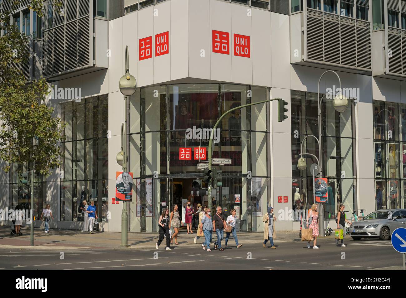 Uniqlo, Tauentzienstrasse, Charlottenburg, Berlin, Deutschland Stock ...