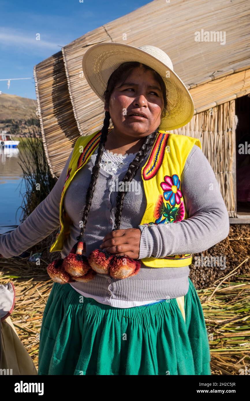Peruvian lady uros hi-res stock photography and images - Alamy