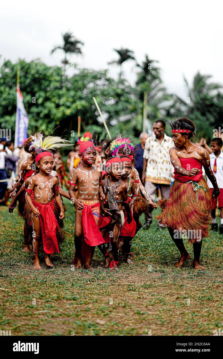 Children of Papua Stock Photo - Alamy