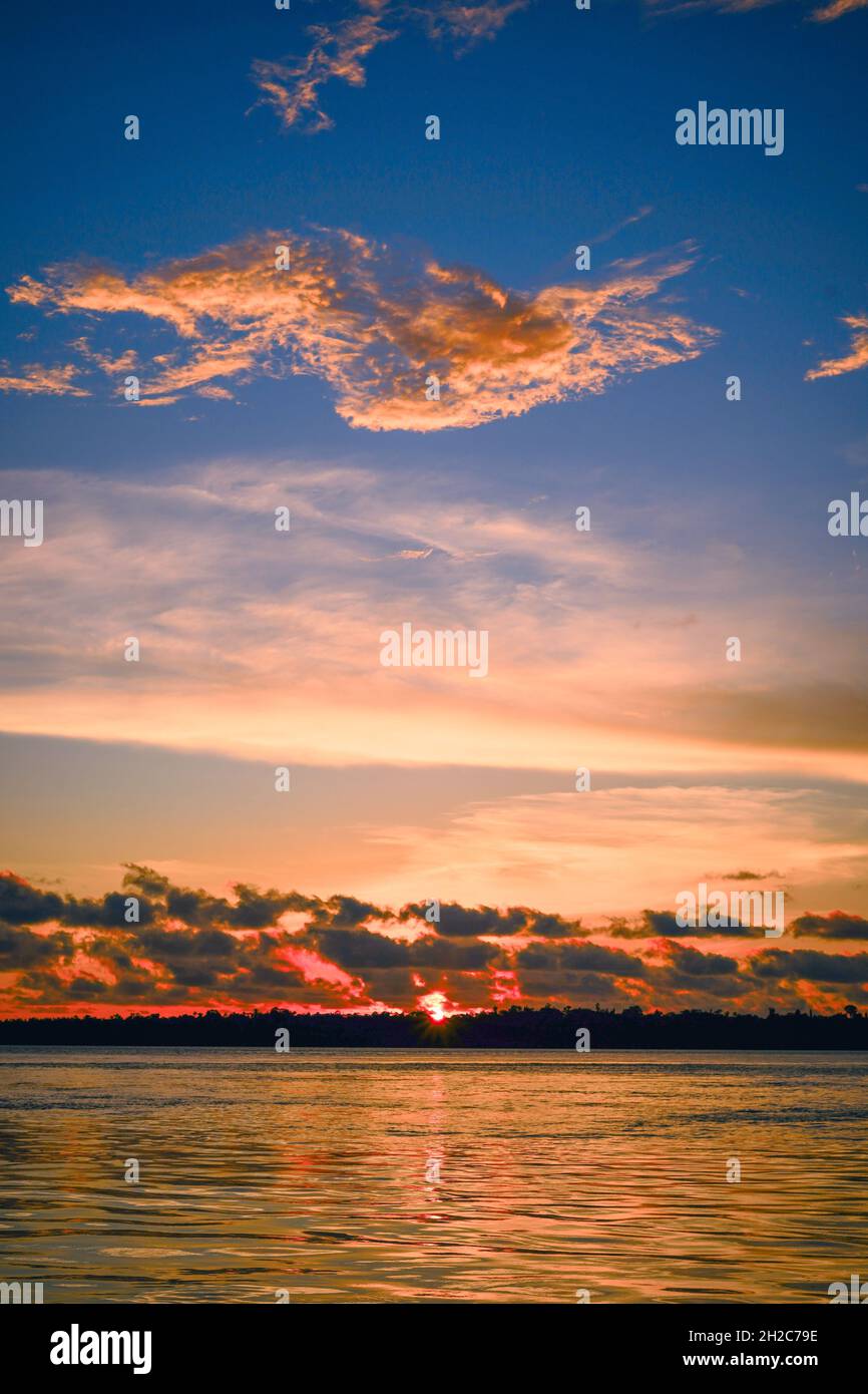 Moment sunset hi-res stock photography and images - Alamy