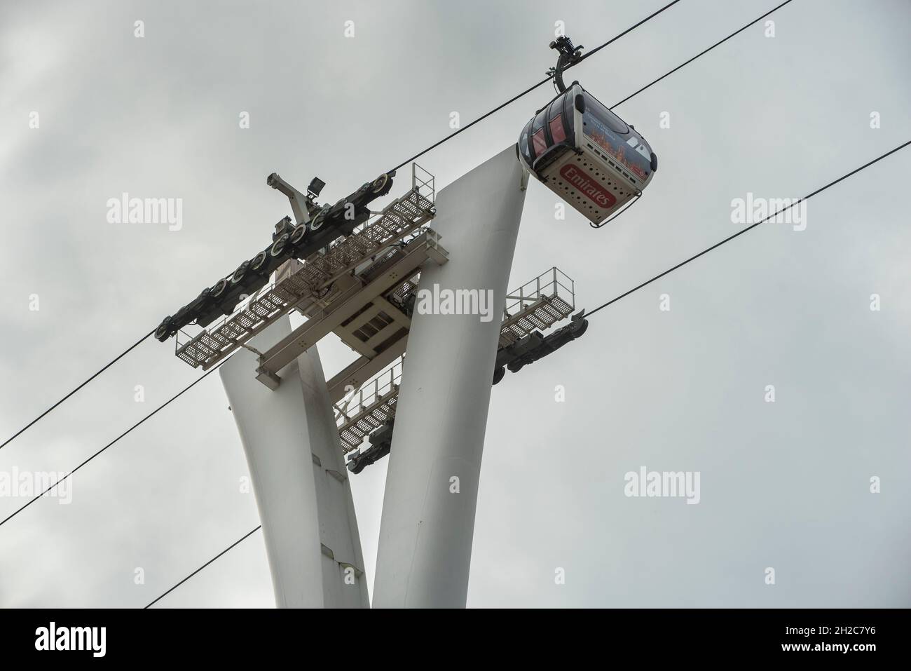 The Emirates cable car over the River Thames, London, UK Stock Photo ...