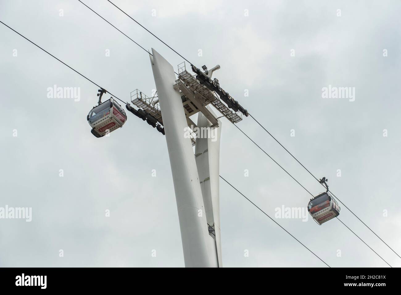 The Emirates cable car over the River Thames, London, UK Stock Photo ...