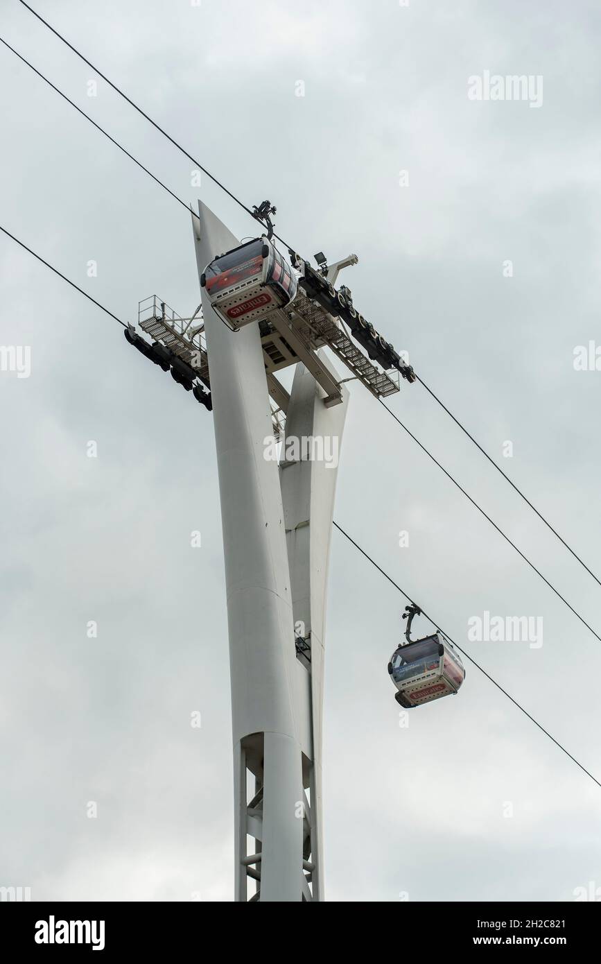 The Emirates cable car over the River Thames, London, UK Stock Photo ...