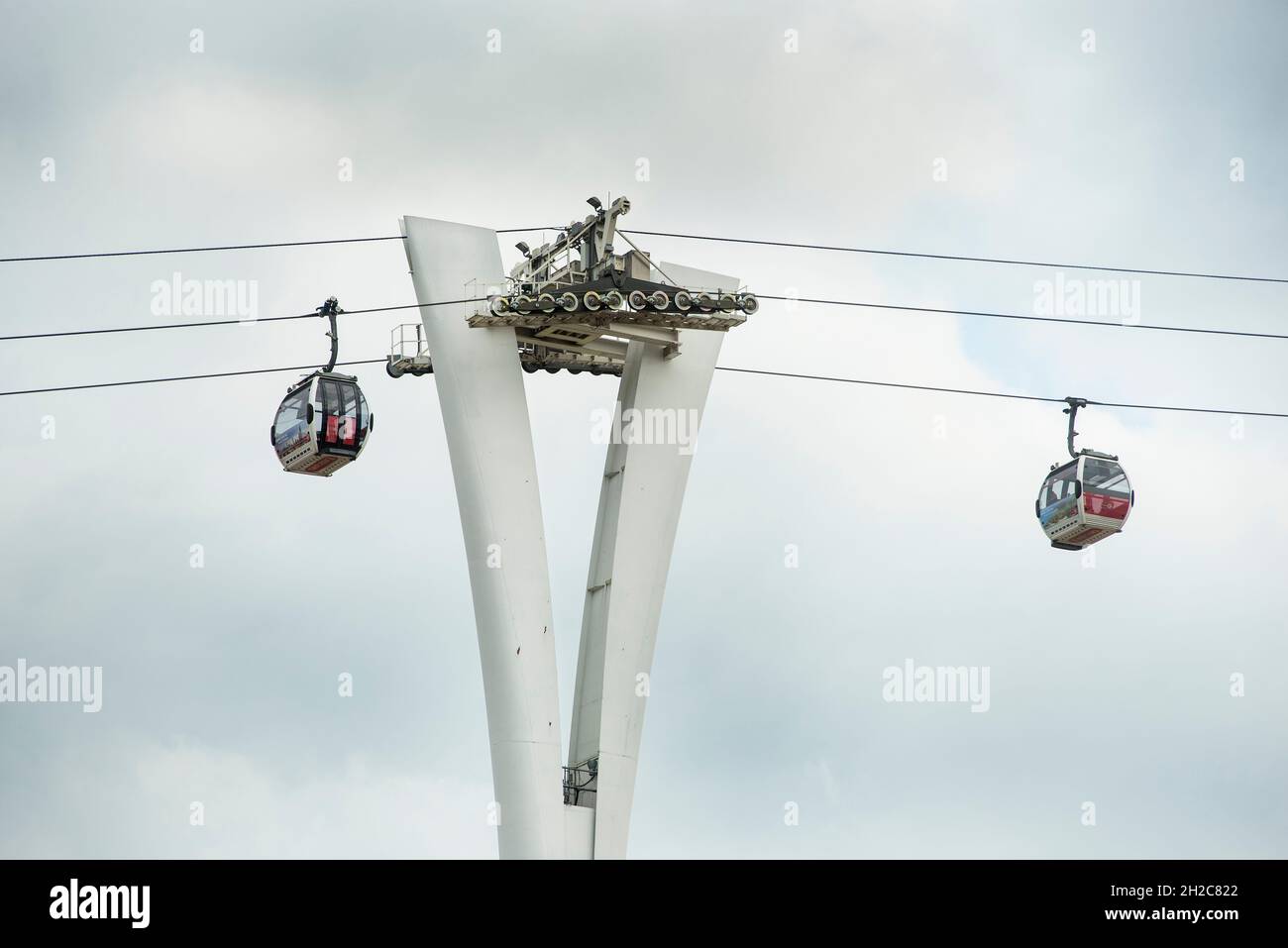 The Emirates cable car over the River Thames, London, UK Stock Photo ...