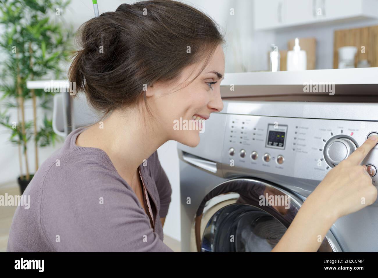Start button on washing machine hi-res stock photography and images - Alamy
