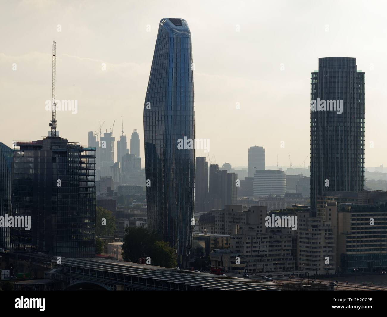 London sunny architecture hi-res stock photography and images - Alamy