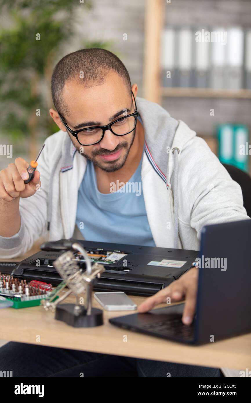 Notebook man repairing hi-res stock photography and images - Alamy