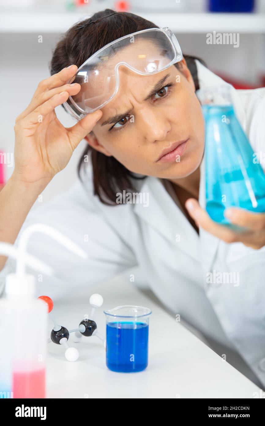 student conducting research in biology laboratory Stock Photo - Alamy