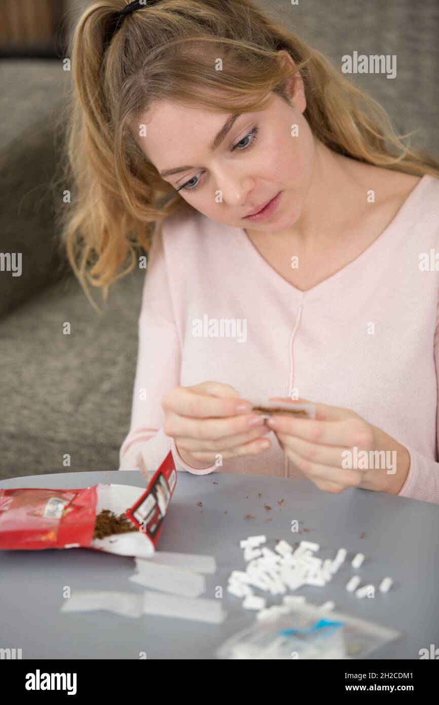 woman preparing a cigarette Stock Photo - Alamy