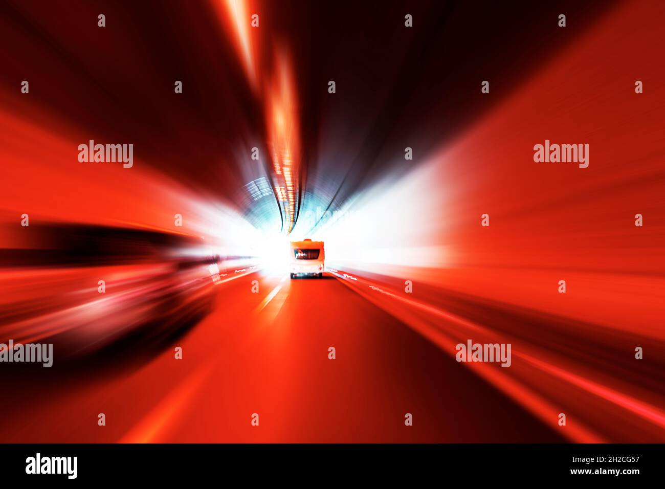 Cars traffic moving through tunnel hi-res stock photography and images ...