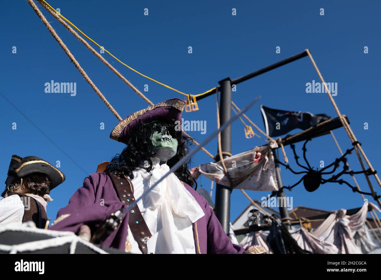 Skeletons a giant pirate ship the "Elizabeth Dane" built by Andrew ...