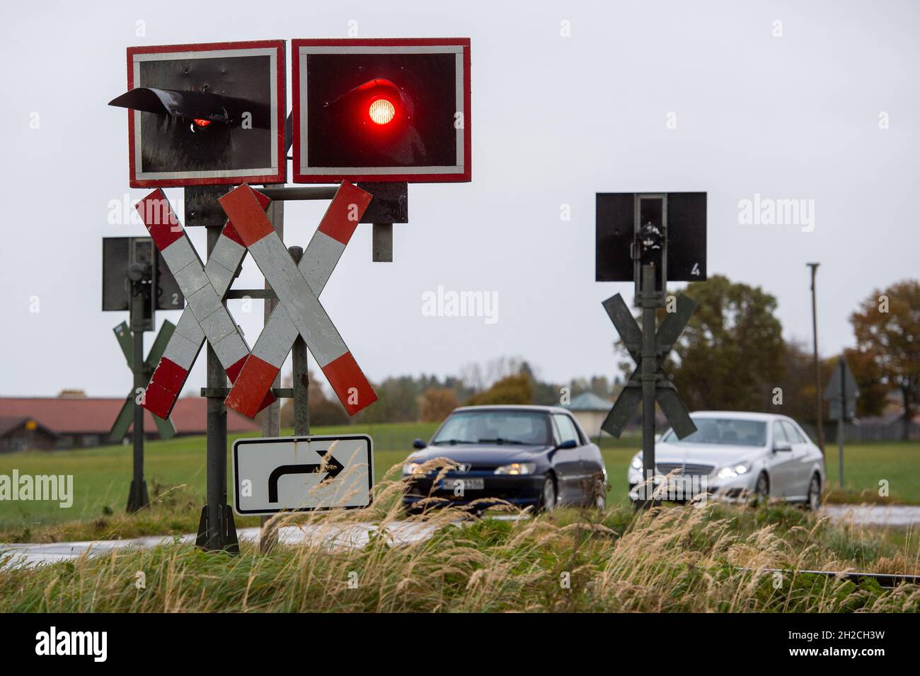 Ungated level crossing hi-res stock photography and images - Alamy